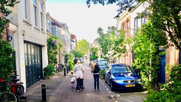 Designing a Livable Neighbourhood Course: The Woonerf Concept